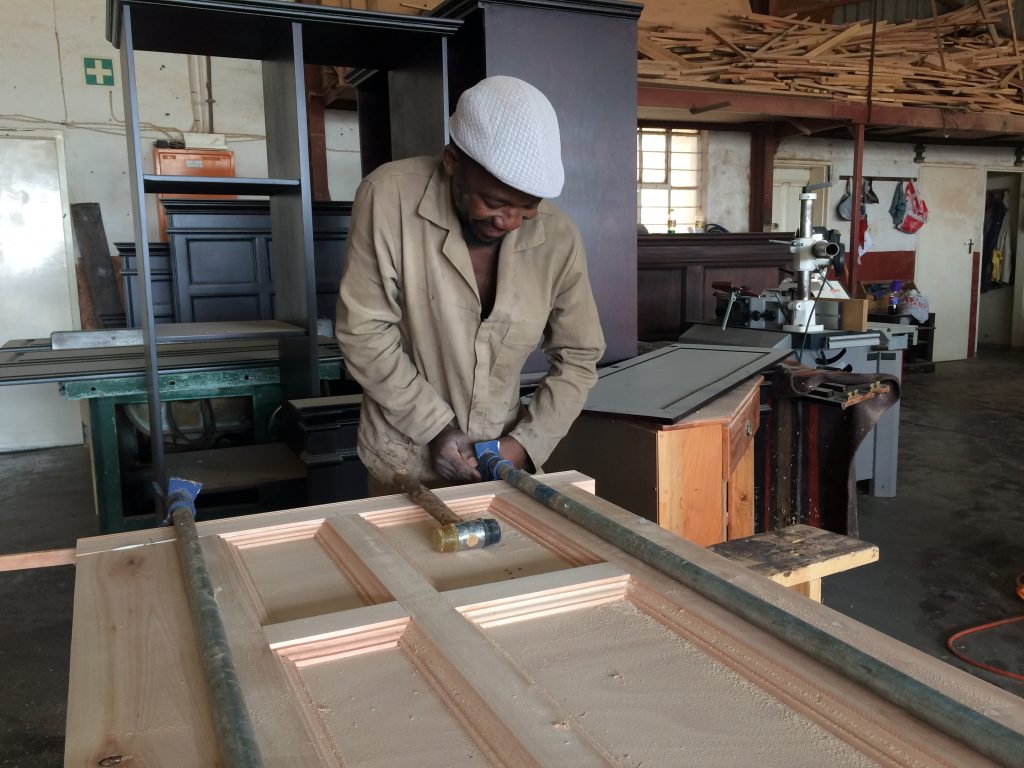 +027 0824476902 info@oldfieldjoinery.co.za Unit 20, Roycol Park ...